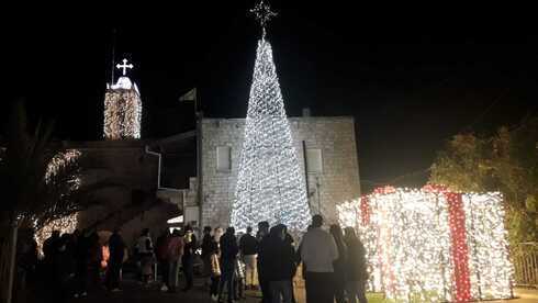 Israel ofrece alegría navideña para contrarrestar la pandemia